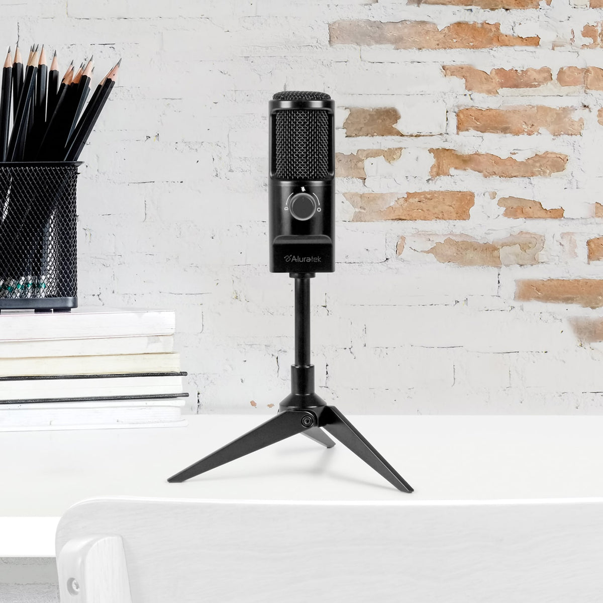 Compact USB Rocket Mic with Real-Time Monitoring – Aluratek